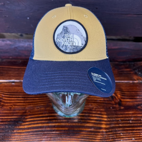 The North Face | Accessories | Nwt The North Face Mudder Trucker Hat ...